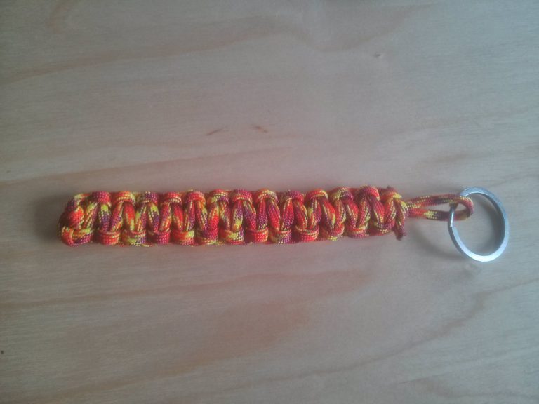 20 DIY Paracord Keychains with Instructions - Guide Patterns