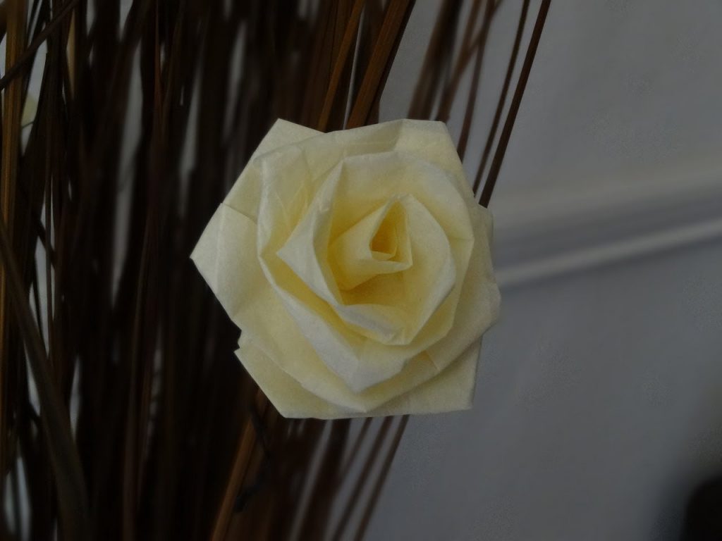 13 DIY Tissue Paper Roses | Guide Patterns