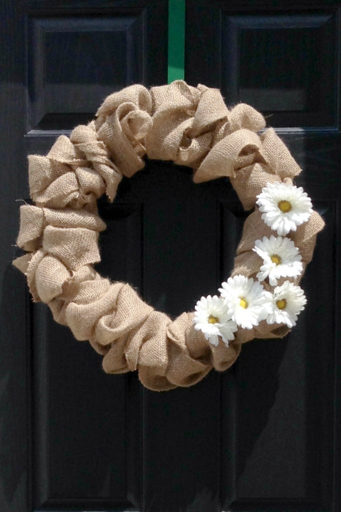 How to Make a Burlap Wreath: 30 DIY Tutorials | Guide Patterns