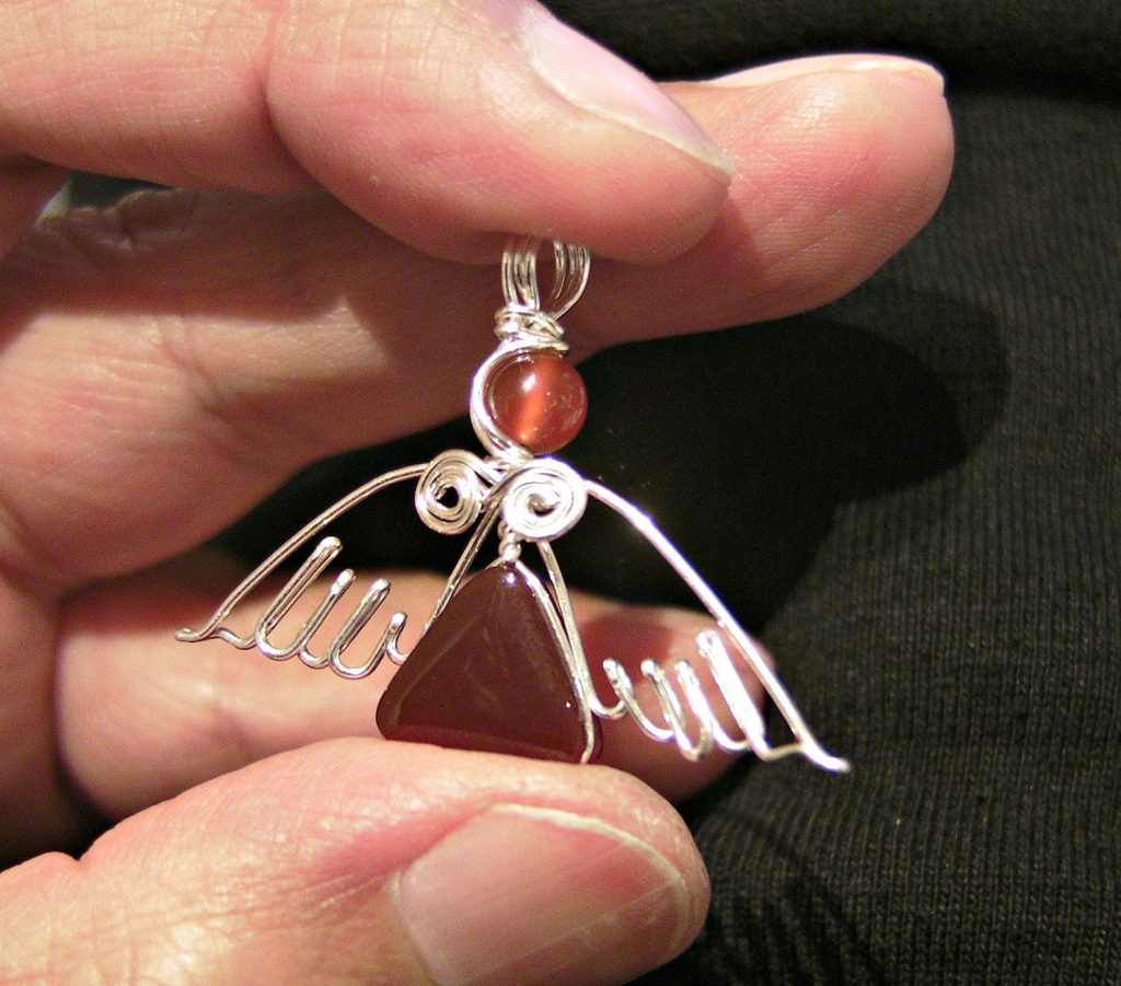 Wire Wrapped Pendants: 42 Interesting Designs - Guide Patterns