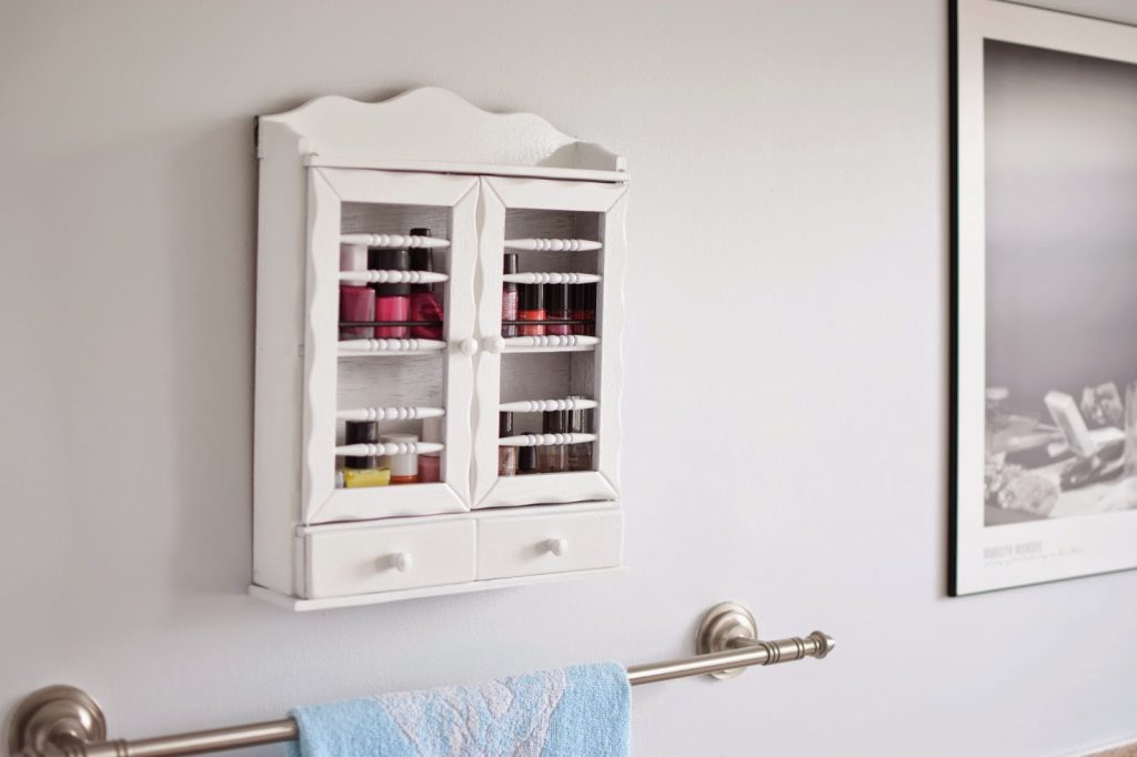 31 DIY Racks for Nail Polish Display - Guide Patterns