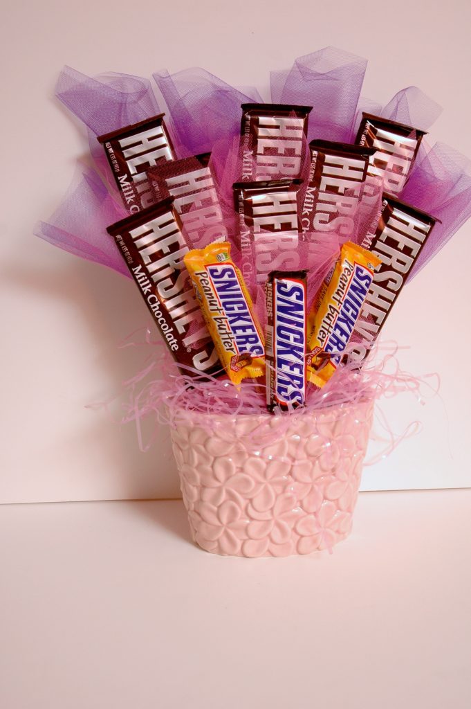 Cum se face un buchet de bomboane: 57+ idei DIY | Kompremos