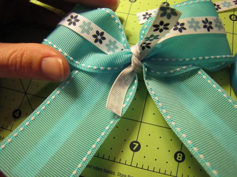 How to Make a Bow with Wired Ribbon: 19 DIYs | Guide Patterns