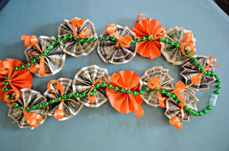25+ Creative DIYs to Make a Money Lei - Guide Patterns