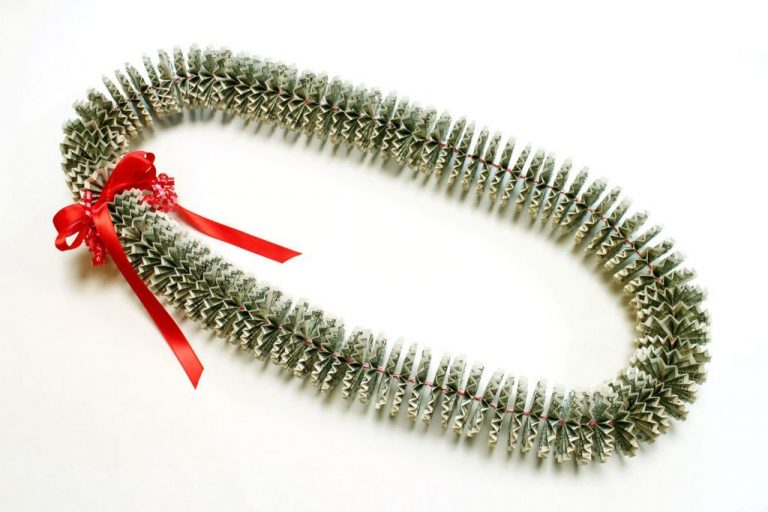 25+ Creative DIYs to Make a Money Lei - Guide Patterns