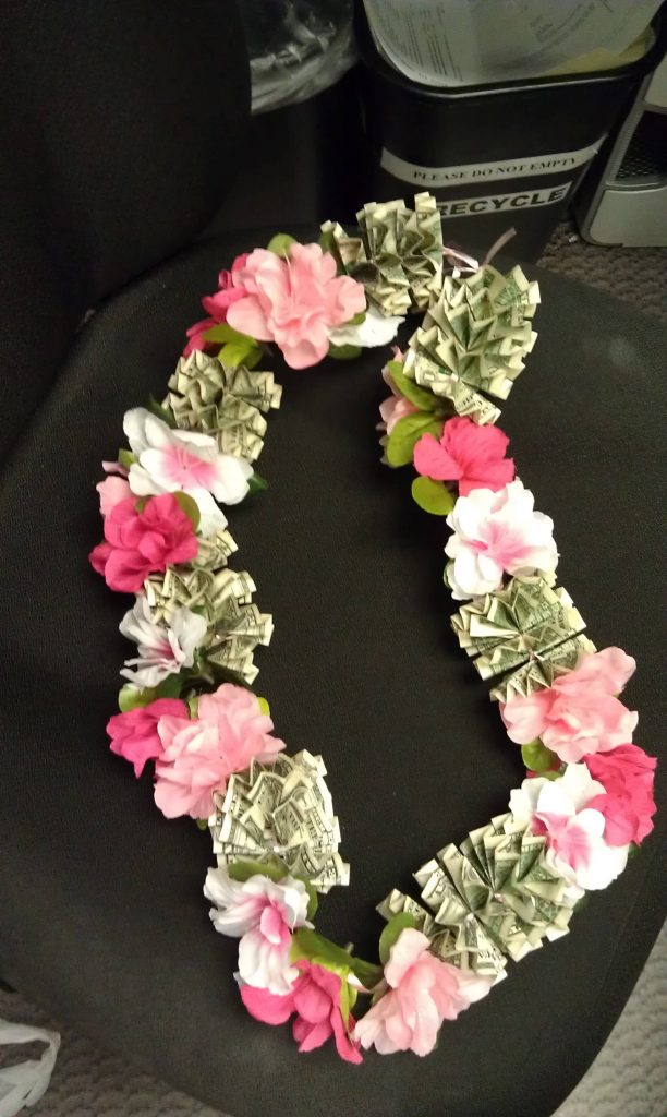 25+ Creative DIYs to Make a Money Lei - Guide Patterns