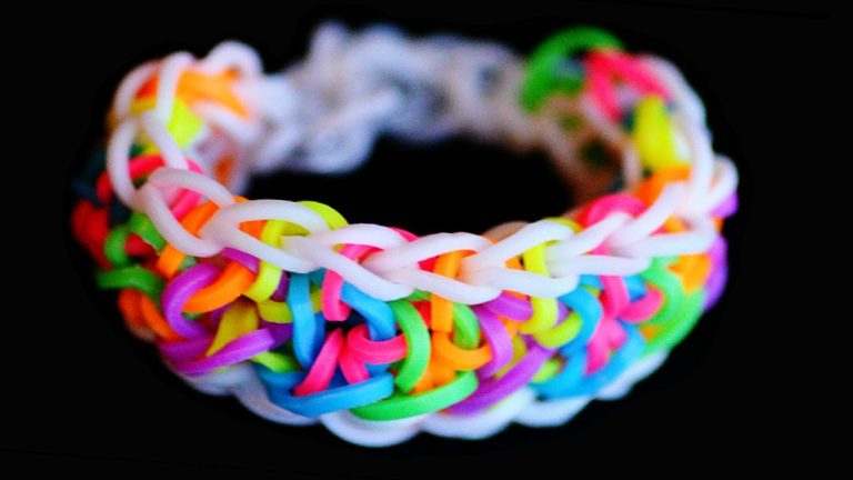 25+ Free Patterns and Designs to Make a Rainbow Loom Bracelet - Guide ...