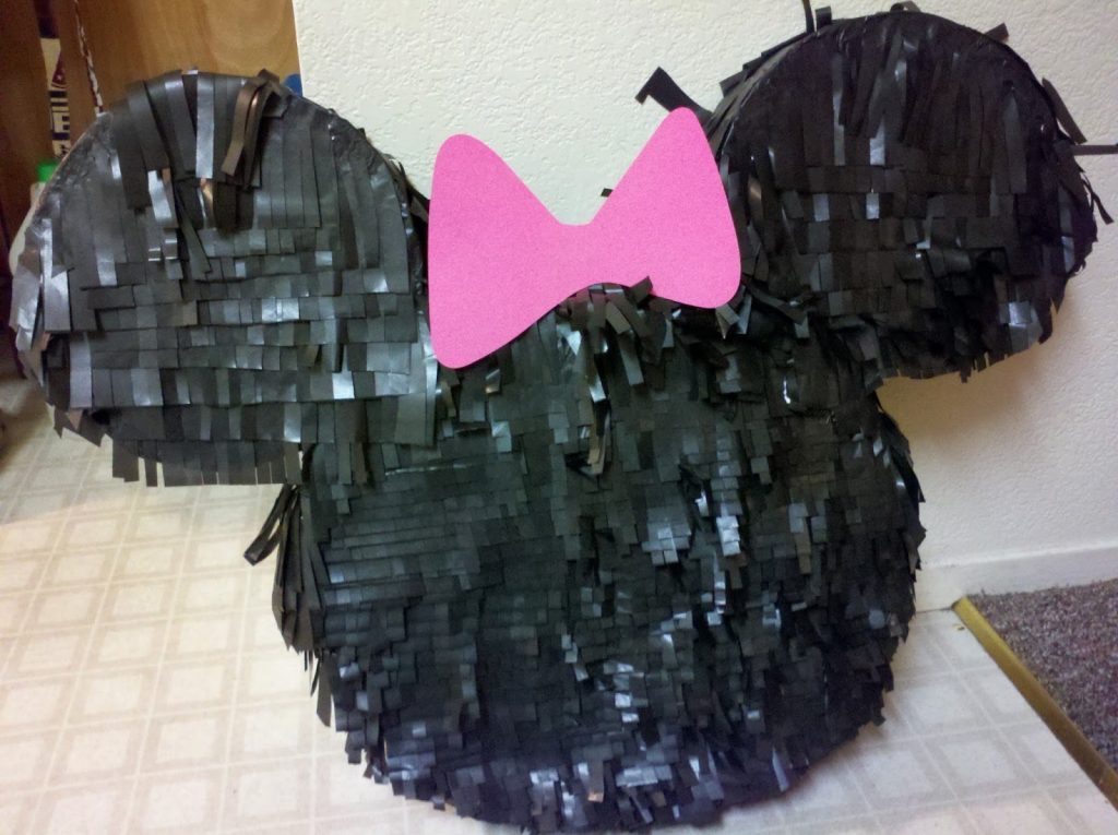 11 Tutorials for Making a Minnie Mouse Piñata - Guide Patterns