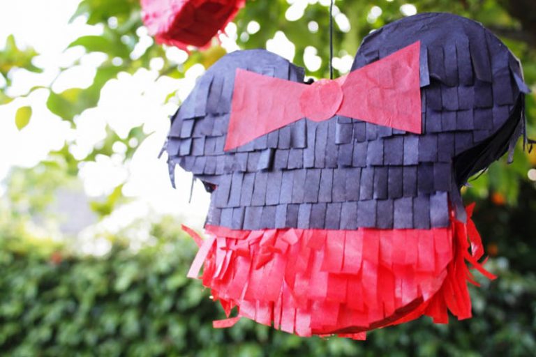 11 Tutorials for Making a Minnie Mouse Piñata | Guide Patterns