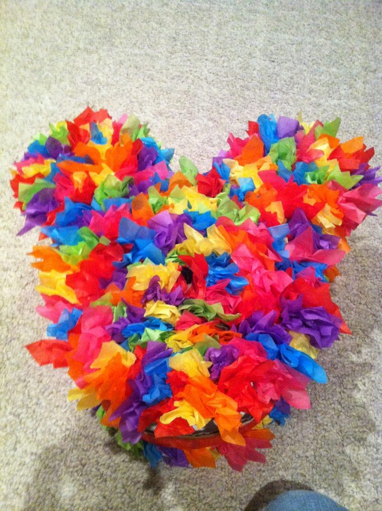 10+ Tutorials with Ideas to Make a Mickey Mouse Pinata - Guide Patterns