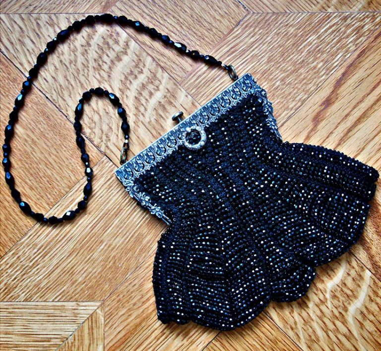 11 Beaded Purse DIY Tutorials - Guide Patterns