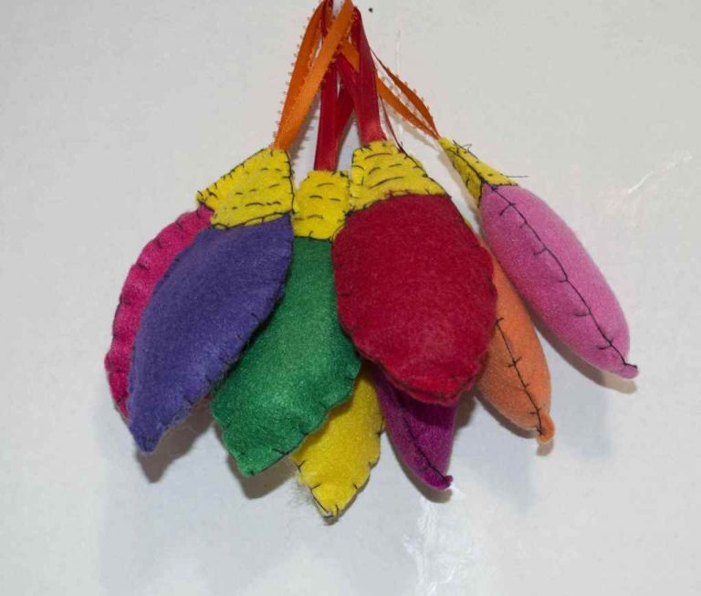 26 Felt Christmas Ornaments For You to Make - Guide Patterns