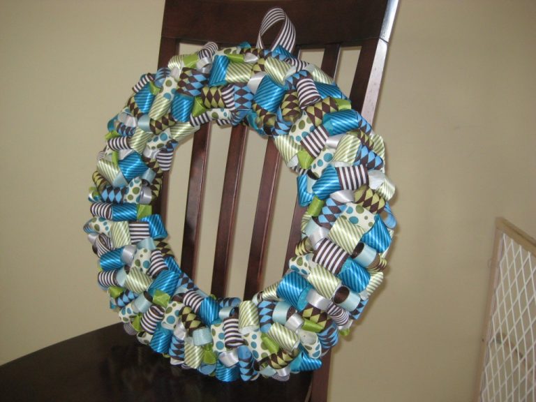20 Ways to Make a Ribbon Wreath - Guide Patterns