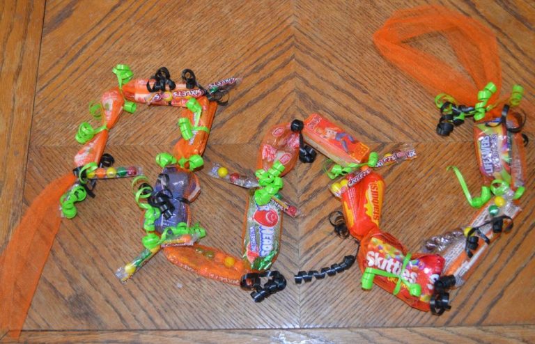 20+ Ways to Make Candy Leis - Guide Patterns