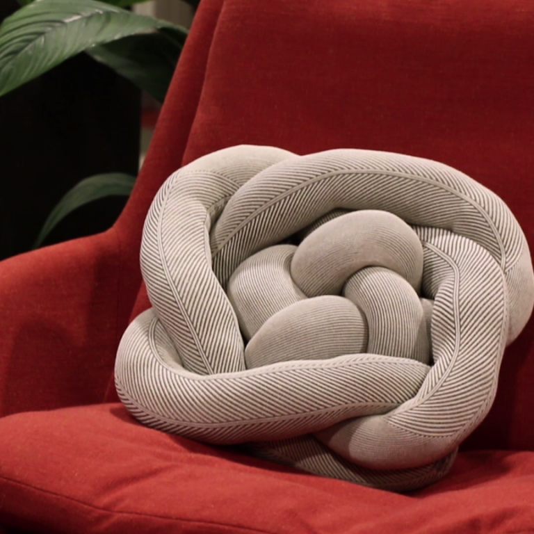 13+ Interesting Ways to Make a Knot Pillow - Guide Patterns
