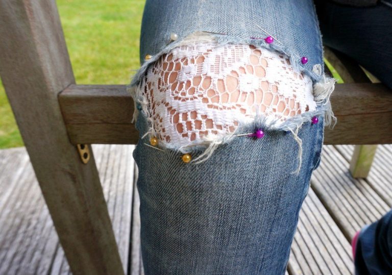 21 + DIYs to Make Ripped Jeans for Men and Women - Guide Patterns