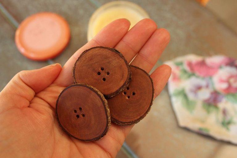 16 DIYs to Make and Decorate Buttons | Guide Patterns