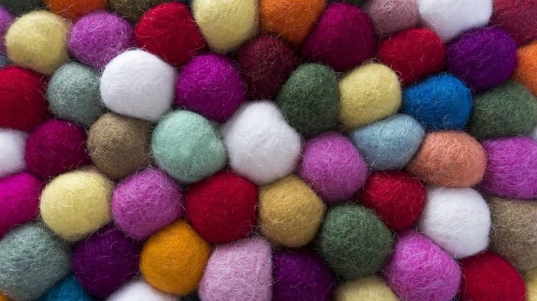 How to Make Felt Balls At Home: 12+ Crafty Tutorials - Guide Patterns