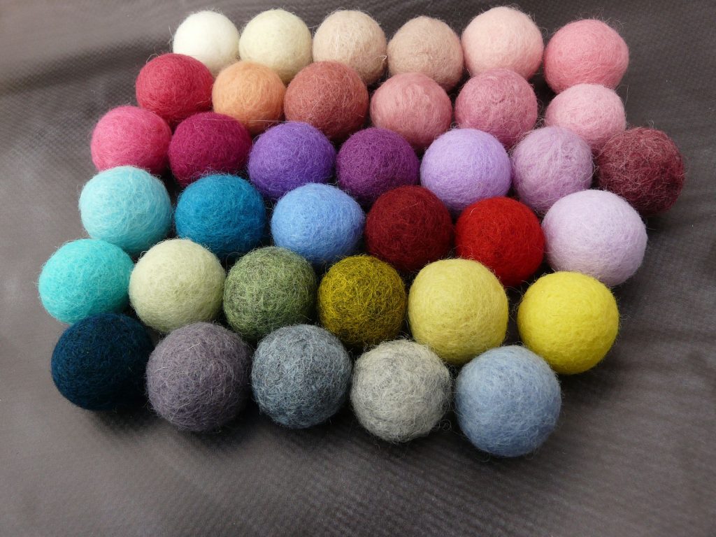 How to Make Felt Balls At Home: 12+ Crafty Tutorials - Guide Patterns
