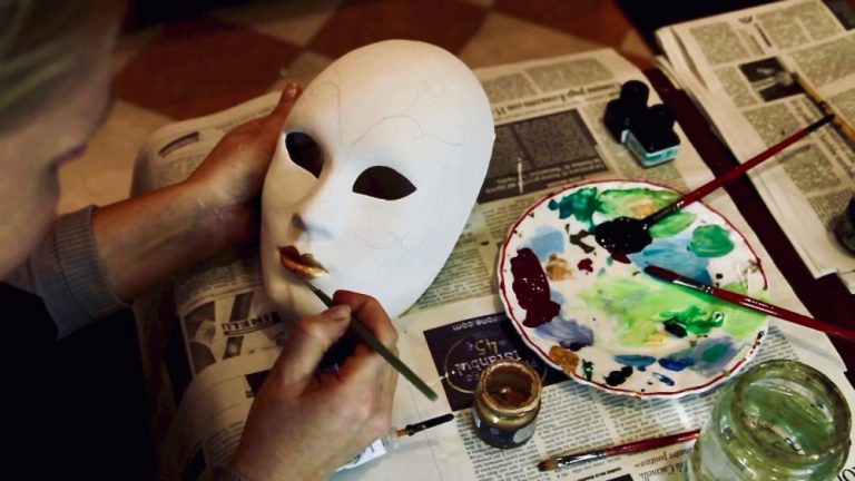 18 Ways to Make a DIY Masquerade Mask - Guide Patterns
